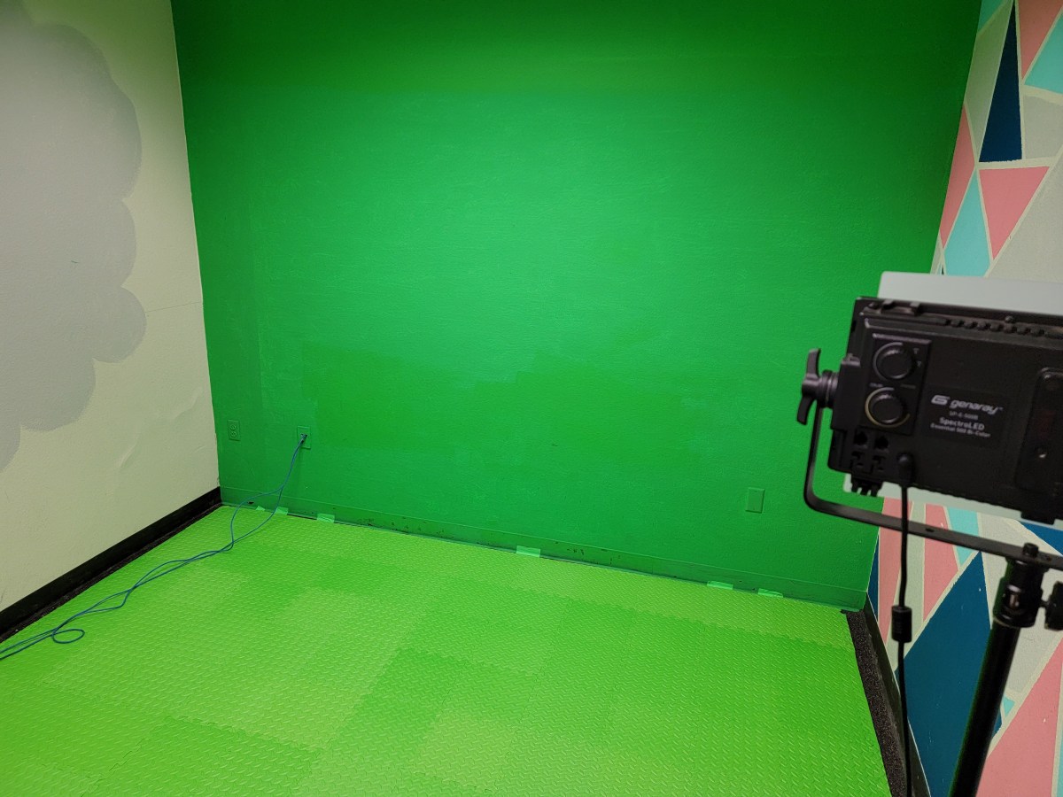 HOW TO MAKE A GREEN SCREEN ROOM ON A BUDGET – DIGITAL MEDIA 104